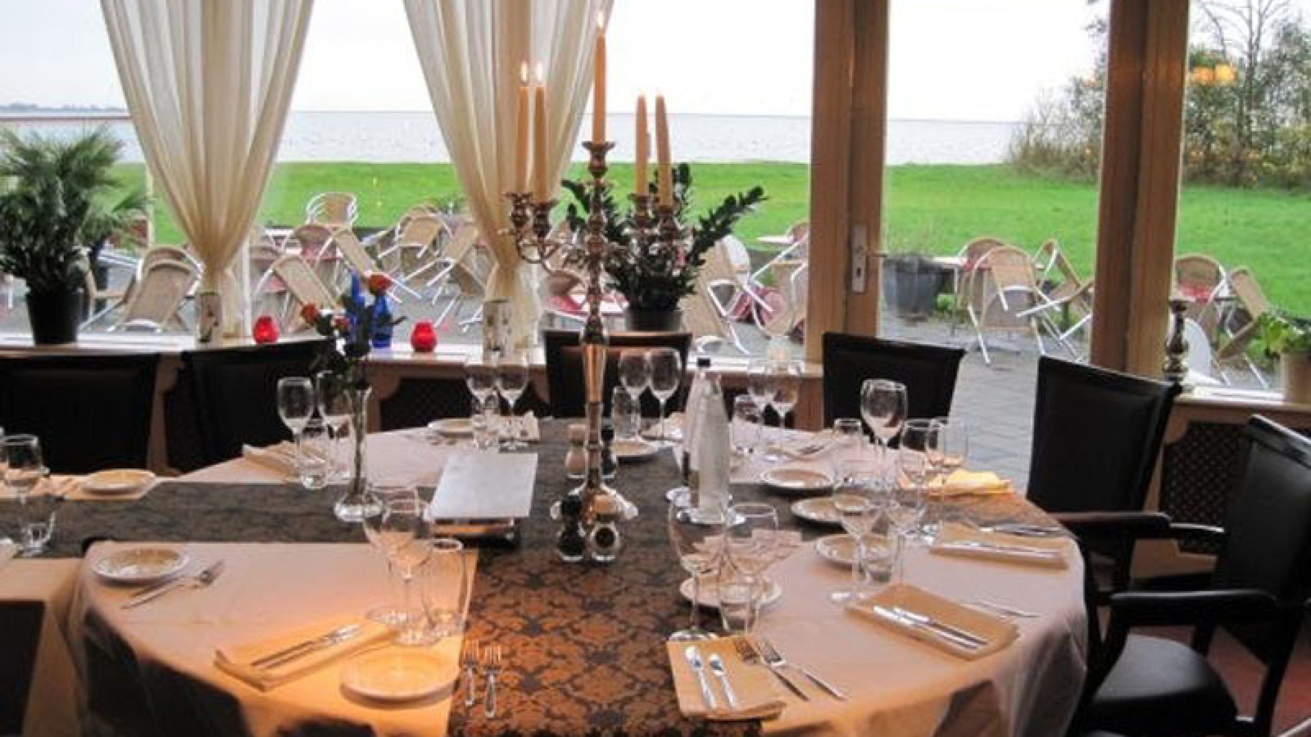 Restaurant Mirror Paviljoen - ArtPub